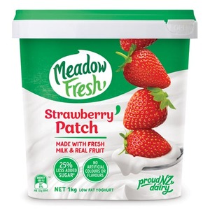 Meadow Fresh Yoghurt Tub Strawberry Reviews - Black Box